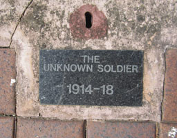 Yeronga Memorial Park, Honour Avenue & Cenotaph