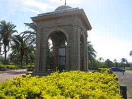 Yeronga Memorial Park, Honour Avenue & Cenotaph